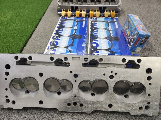 [SOLD] - Edelbrock Performer RPM Head set LA small block | For A Bodies ...